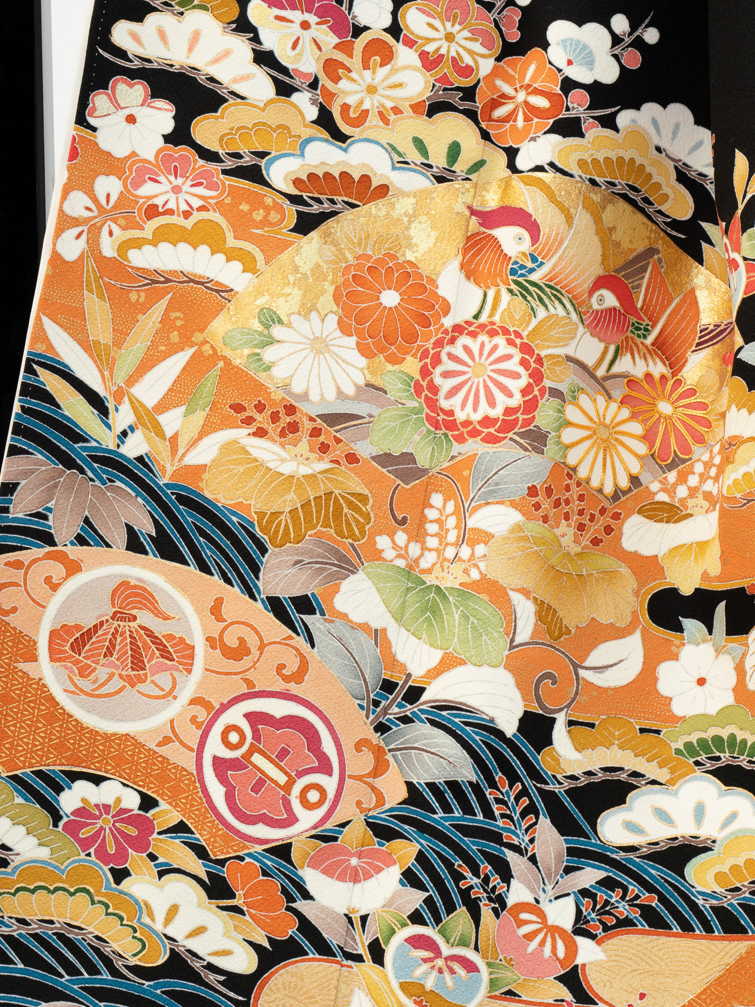 【大きいサイズの高級黒留袖レンタル】 広幅ゆったりサイズ・逸品の高級京友禅留袖 LLOOサイズおしどりに吉祥文様 品番：t-485｜KIMONO-PRO（キモノプロ）京都の着物レンタル・全国 ...